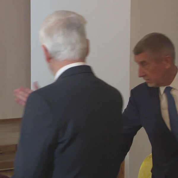 Korecký: Motoristé mají proti Pavlovi řadu zbraní. V Praze by se plnila náměstí, namítl Jelínek ...