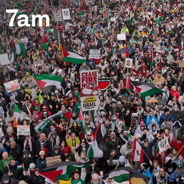 A collective howl of protest on the Sydney Harbour Bridge - 7am - Omny.fm