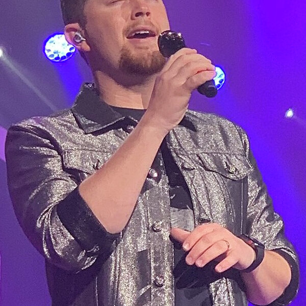 (LISTEN!) Fight @ Scotty McCreery Concert~! - Central Ontario's Pure ...
