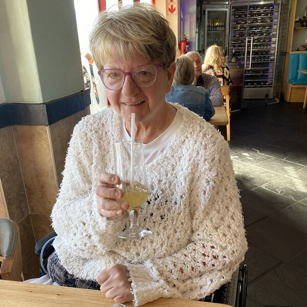 Annelie Botes wonder of sy nog wil skryf - Driesestig - Omny.fm