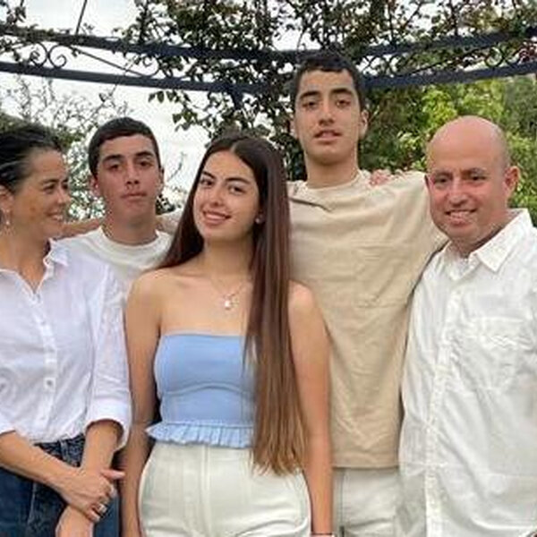 שנה בלעדיהם: סיפורה של משפחת קוץ - קטעים משידור - Omny.fm