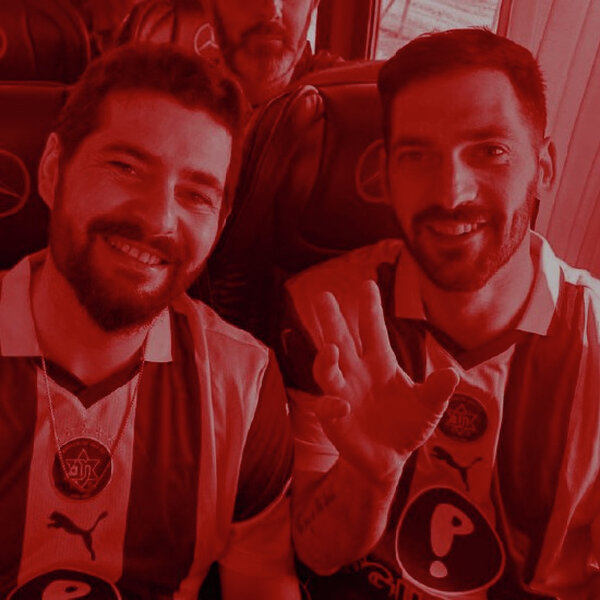 לחלוף מעל מגרש הכדורגל: הצעד הראשון של שורדי השבי בחזרה לחיים - גם כן ...