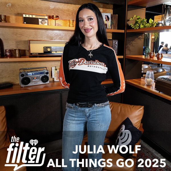 Julia Wolf on How DRAKE 'Stopped Everything' to Reach Out to Her! Why ...