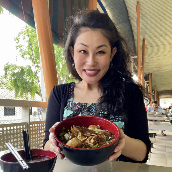 LUSCIOUS, ABUNDANT BEEF NOODLES - Makan Kakis with Denise Tan - Omny.fm