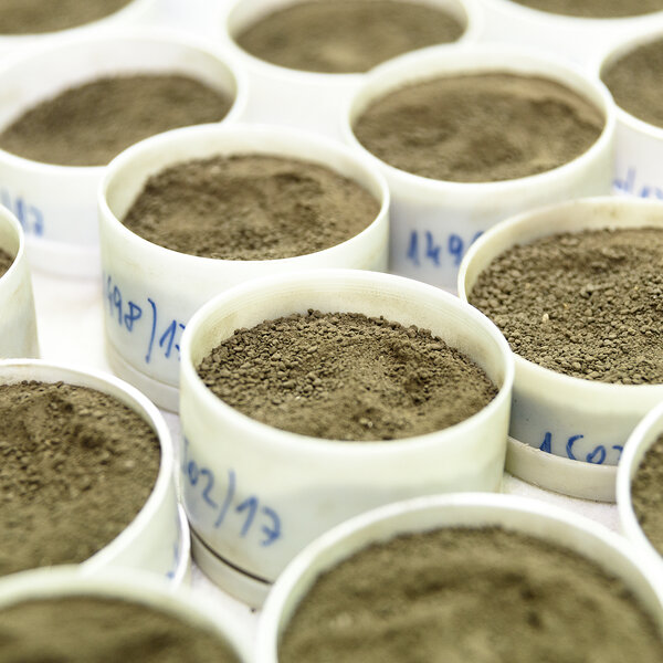 Frozen Ground Doesn't Stop Soil Sampling - MID-WEST FARM REPORT ...
