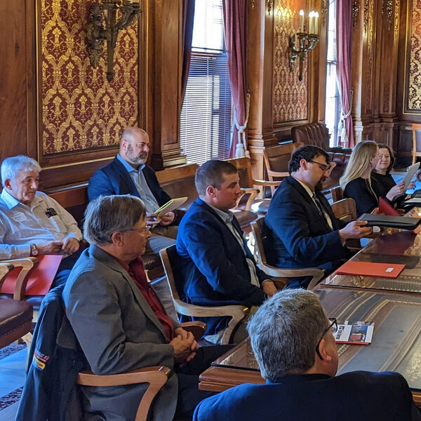Young Farmers Speak Up At Ag Day At The Capitol - MID-WEST FARM REPORT ...