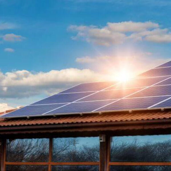 Hoe kies ek die regte sonkragstelsel? - Op en Wakker - Omny.fm