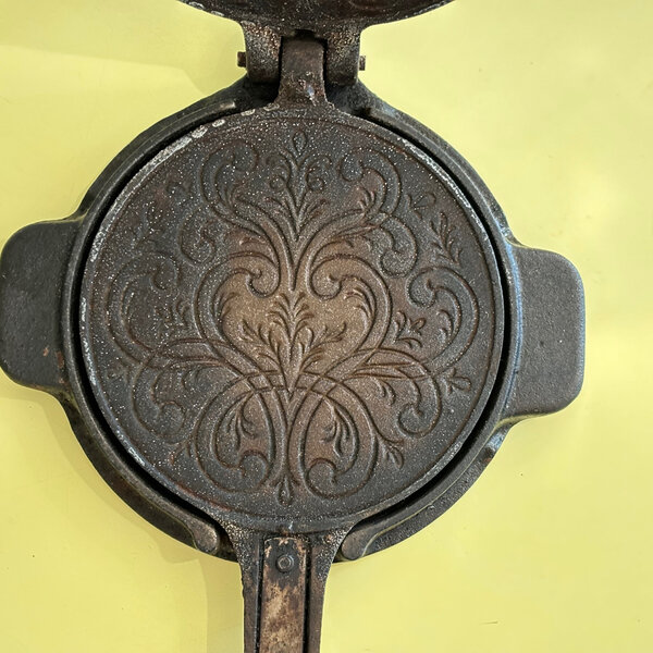 Holiday cookie traditions, plus Roya Shariat and Gita Sadeh’s ‘Maman ...