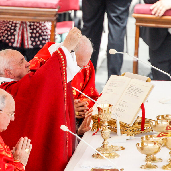 Pope Francis' Profound Connection to a Eucharistic Miracle (Father ...