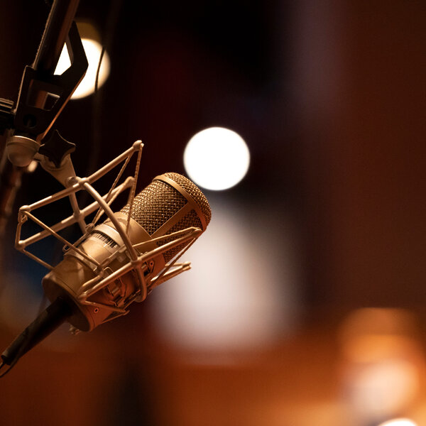 From hot mics to mic drops, a celebration of the microphone - The Colin ...