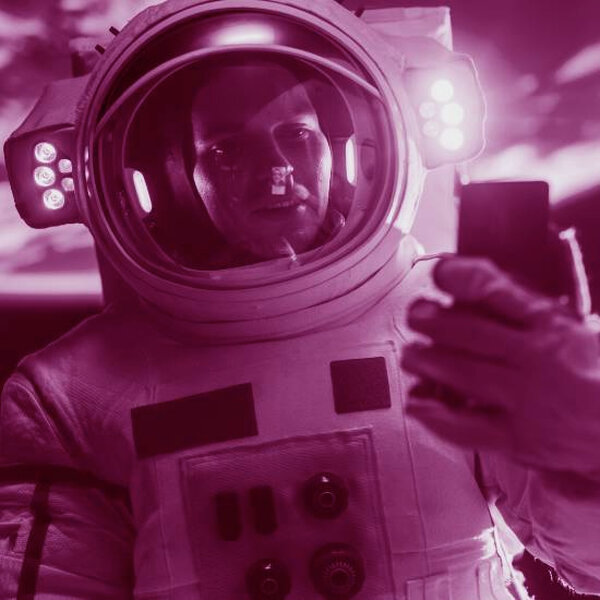 There's a starman waiting in the sky - שלושה שיודעים Three Who Know ...
