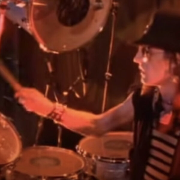 'Spinal Tap' Drummer Passes Away & Metalhead Cockatoo Won't Stop ...